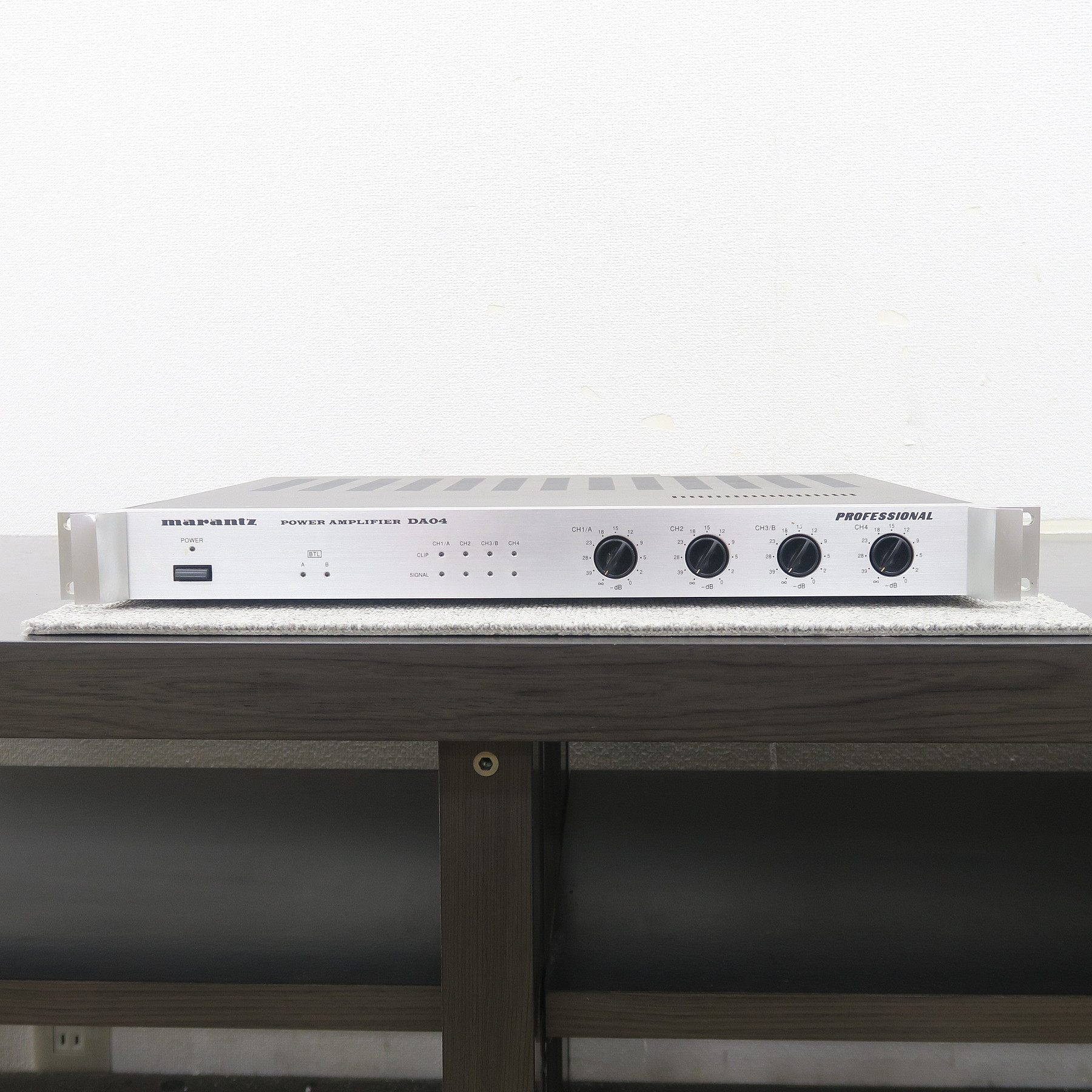 【Cランク】Marantz DA04 パワーアンプ マランツ @59131 / 中古オーディオ買取、販売、通販のショップアフロオーディオ横浜